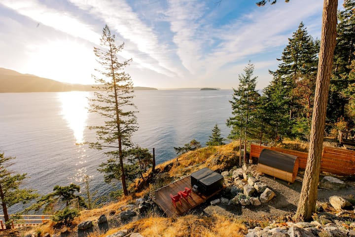 Hummingbird Oceanside Suites: Cypress Mtn Suite - Bowen Island