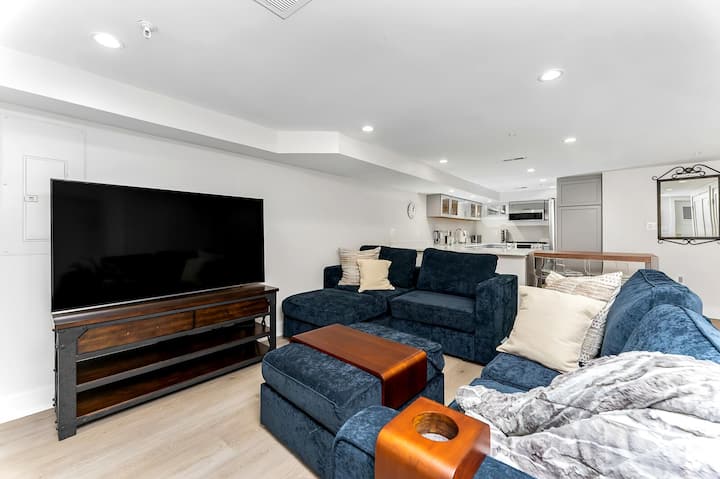 Stylish Modern 2br/2ba - Free Garage Parking! - American University, Washington