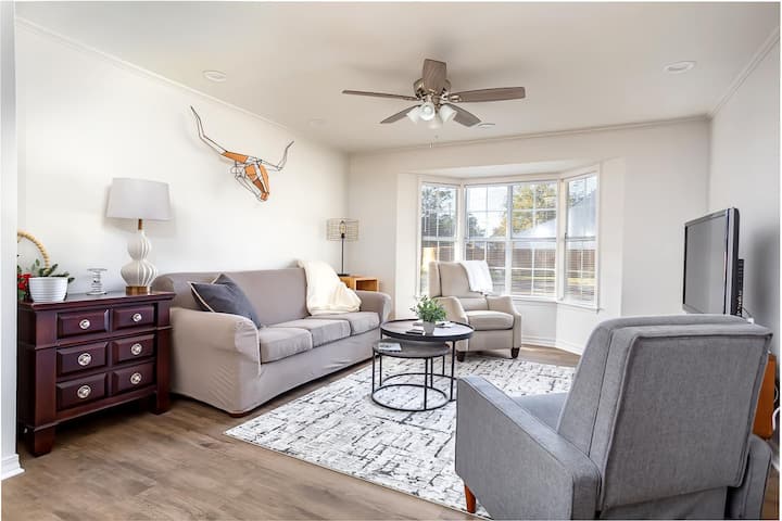 Jeanne's Place: Cheerful, 2-bedroom Home. - Ruston, LA