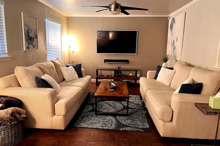 Comfy 3 Bedroom Home - Fossil Creek Boulevard – Fort Worth

