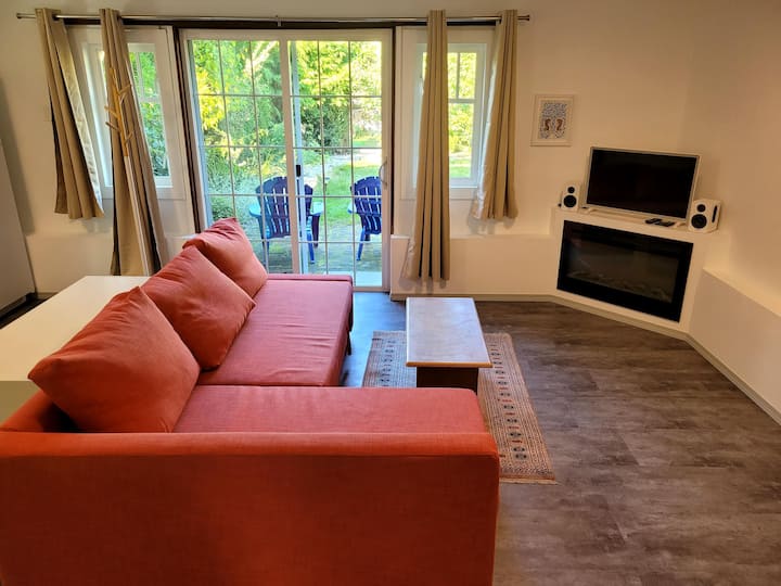 Bright Garden Suite, A Stone's Throw To The Beach - Gibsons