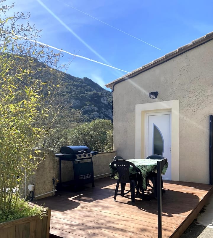 Le St Benoit,
Appartement Entier Avec Terrasse. - Saint-Guilhem-le-Désert