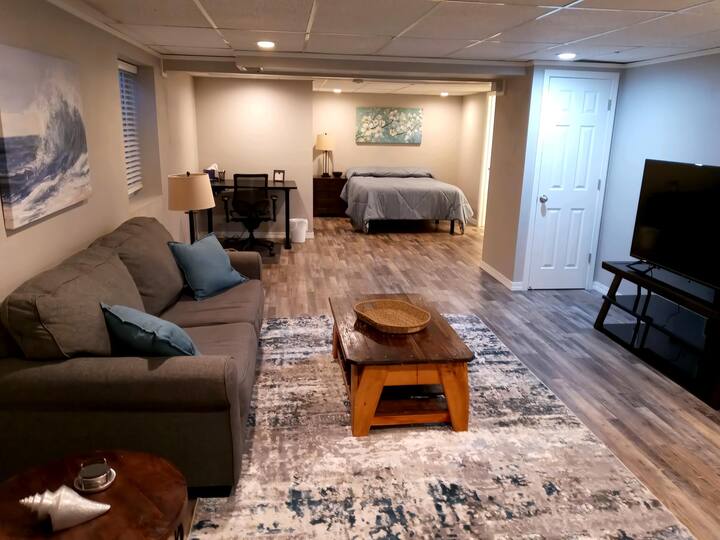Hidden Haven! Large Studio Basement Apartment - Pocatello, ID