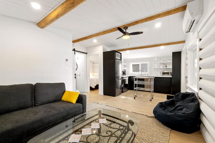 Semi-waterfront Log Cabin W Private Beach And Buoy - Blind Bay