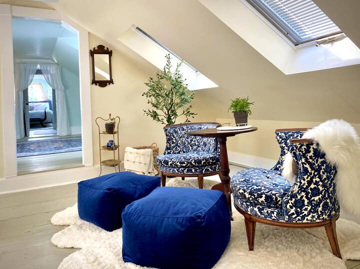 Private Loft Apt In Historic Home W Parking - Marblehead, MA