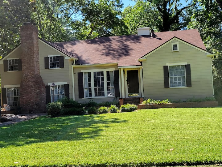Elegant 3 Bedroom Home With Pool - Shreveport