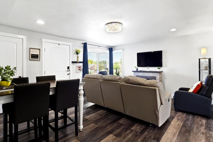 Relaxing Home, W/ King Size Bed/spacious Backyard. - Pasco, WA