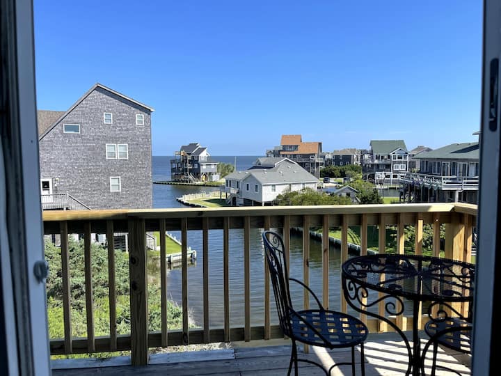 Ohana Hale Pet Friendly, Hot Tub, Canal Front Home - Outer Banks, NC