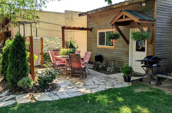 Cozy Charming Convenient Lake Street Retreat - Shepherd Lake, ID