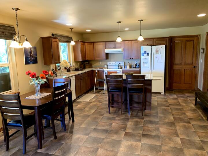 Beautiful Home Adjacent To Hiking/biking Trails. - Helena, MT