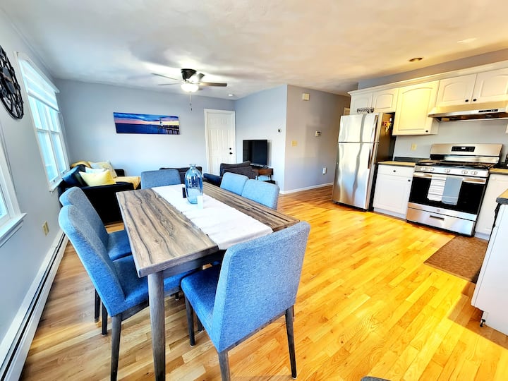 2bd Apt, 3 Min Walk To Train, 7min To Airport - Revere, MA