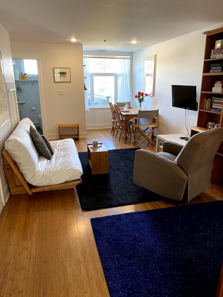 Spacious And Bright 1-bedroom Space - Vancouver