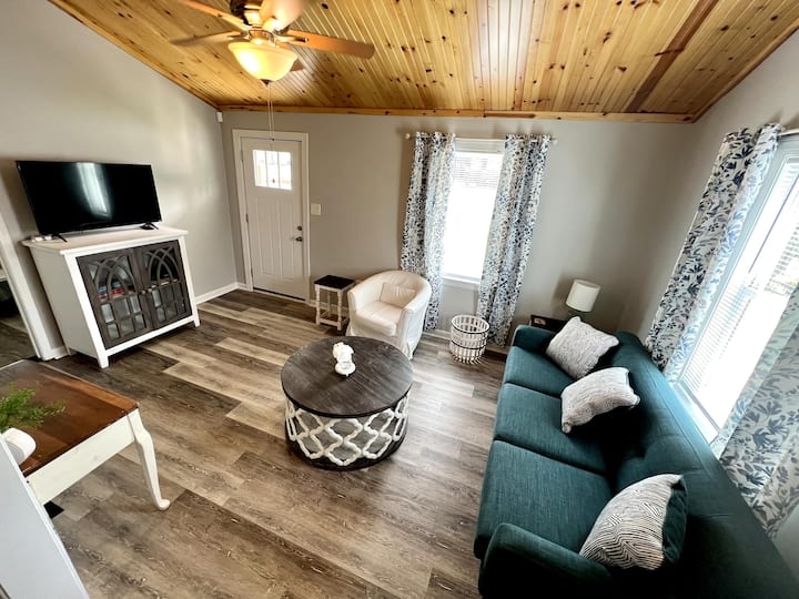 Cheerful 2 Bedroom Home With Parking On Premises - Berea, KY
