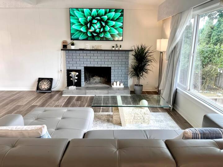 Spacious Open Concept Suite With Huge Deck Bbq - Abbotsford