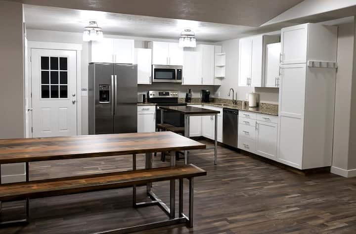 New Home Sleeps 10, Open Floor Plan & Amazing View - Manila, UT