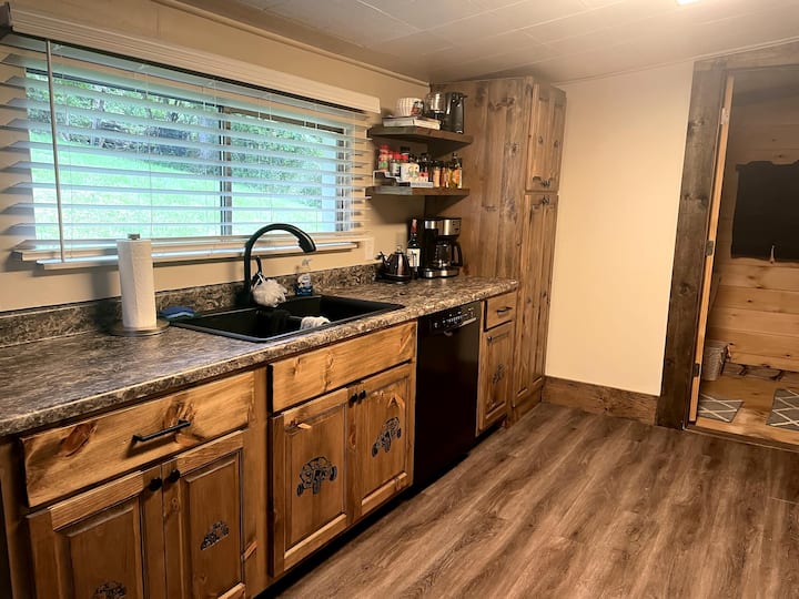 Freshly Remodeled 2 Bedroom Near Sophia Tunnel - Little Beaver State Park, Beaver