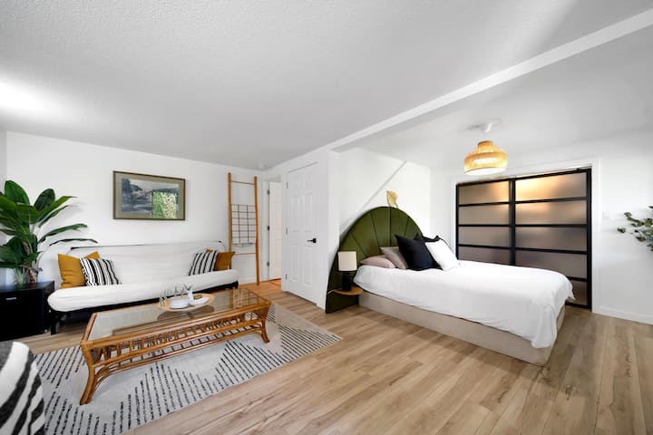 Modern 1 Bed Suite Close To Town & Westwood Lake - Canada