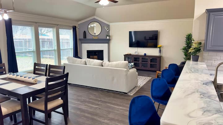 Modern 3 Bedroom Home For Stay! (At&t Stadium) - Mansfield, TX