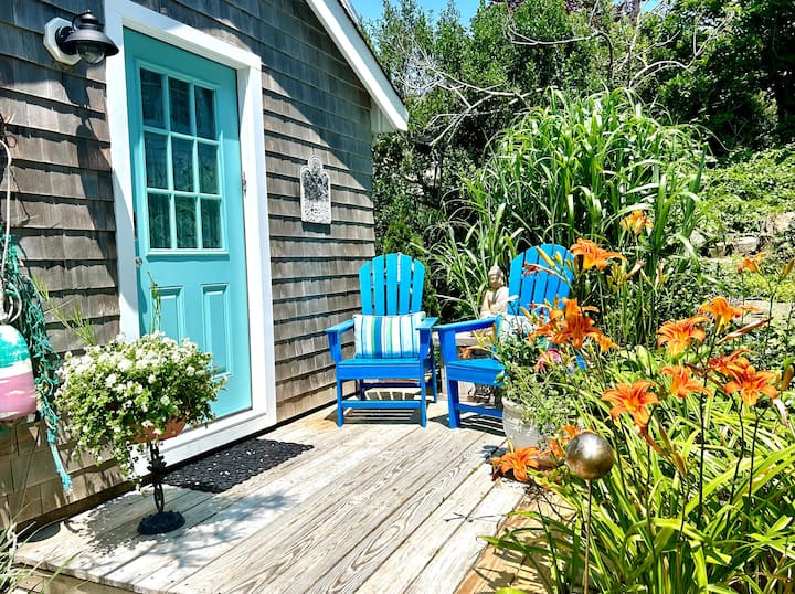 Cozy Coastal Tiny House Getaway - Rhode Island