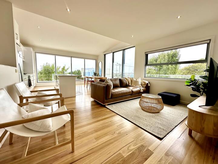 2 Bedroom Home In Prime Location Walk Everywhere! - Torquay