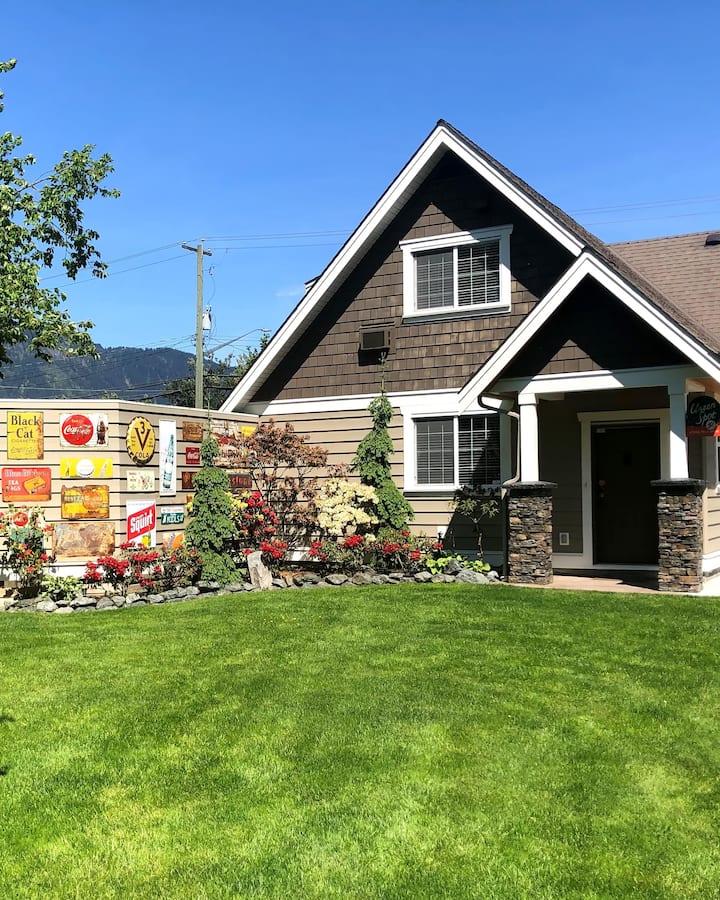 Vintage Vacation In Yarrow - Abbotsford