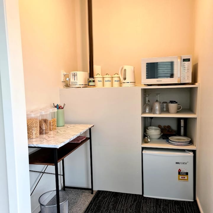 Light Breakfast & Super-king Comfortable Bed - Napier, New Zealand