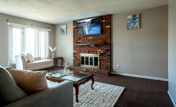 Spacious & Cozy - Springfield, IL
