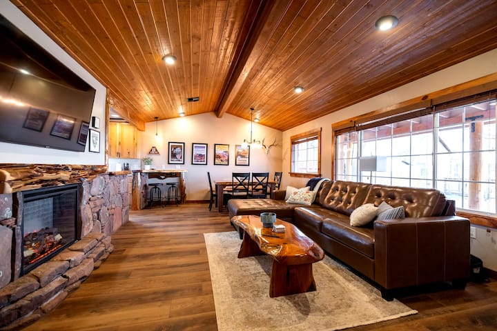 Relaxing Stoney Cottage-newly Renovated- Fireplace - Williams, AZ