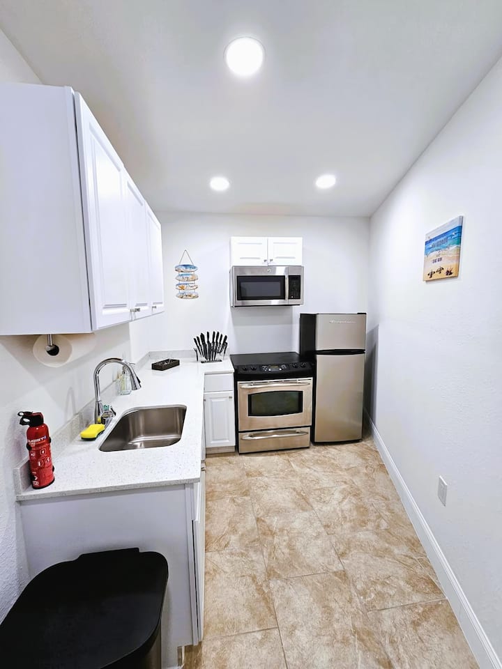 New Studio Across The Beach! - Daytona Beach, FL