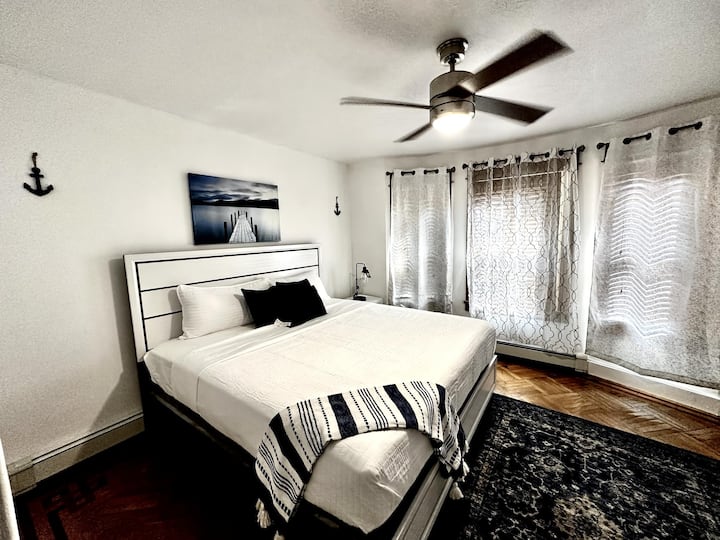 Airy 5br-2ba,kids Rm, 6tvs,pvt Fence-yard&parking! - Albany, NY