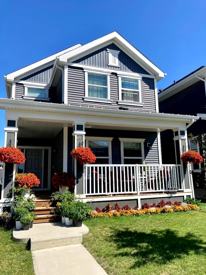 Family Home Near The Mountains - Cochrane