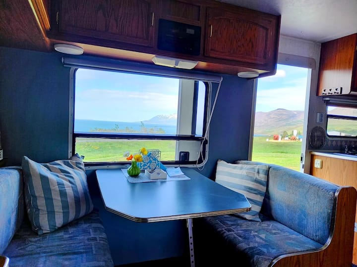 American Rv Qwest - Farmstay - Islândia