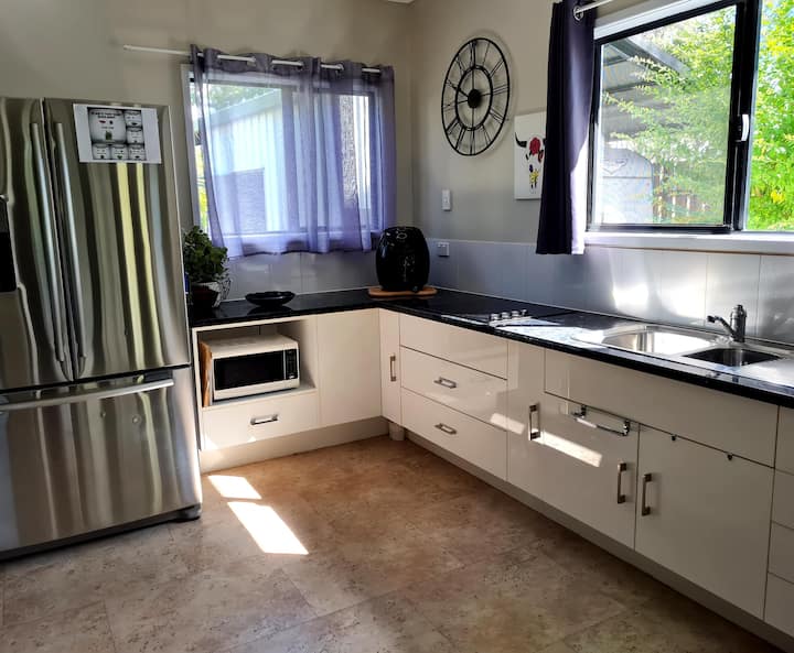 Peaceful 1 B/room Getaway
Secluded Garden Area. - Mareeba