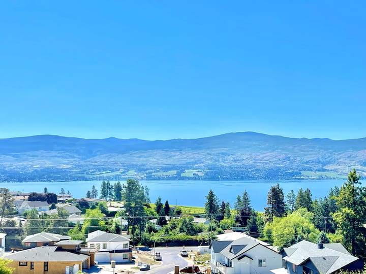 Pool, Hot Tub, Private Vineyard & Lake Views - Kelowna