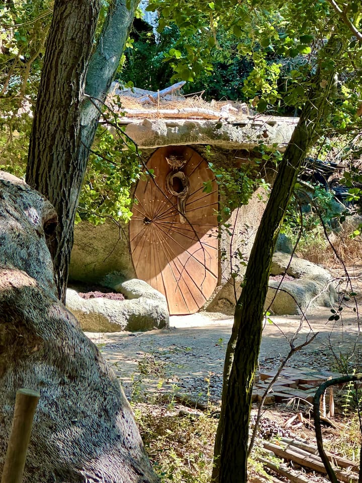 Peaceful, Quiet Hobbit House In Wilderness Near La - Los Angeles, CA