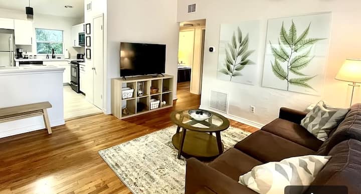 Charming Mid-century Bungalow - Orlando