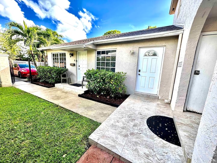 Stylish Stay Close To Um & City Vibes - Miami, FL