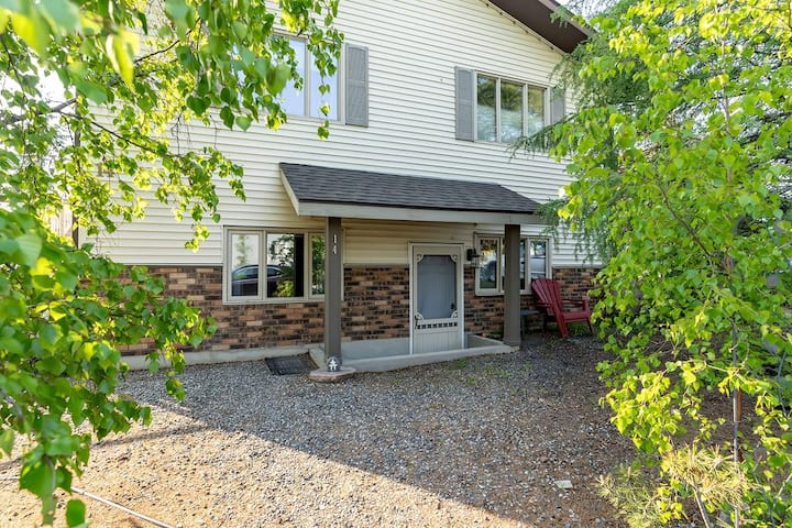 Ali's Arctic Abode - 2-bed 1-bath - Yellowknife