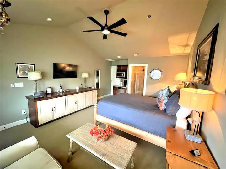 Quaint Downtown 1 Bedroom Suite, Walk Everywhere! - Swansboro, NC