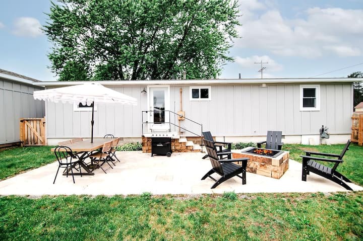 Mj: King Bed: Firepit Patio Fenced: Pet Friendly - Boyne City, MI
