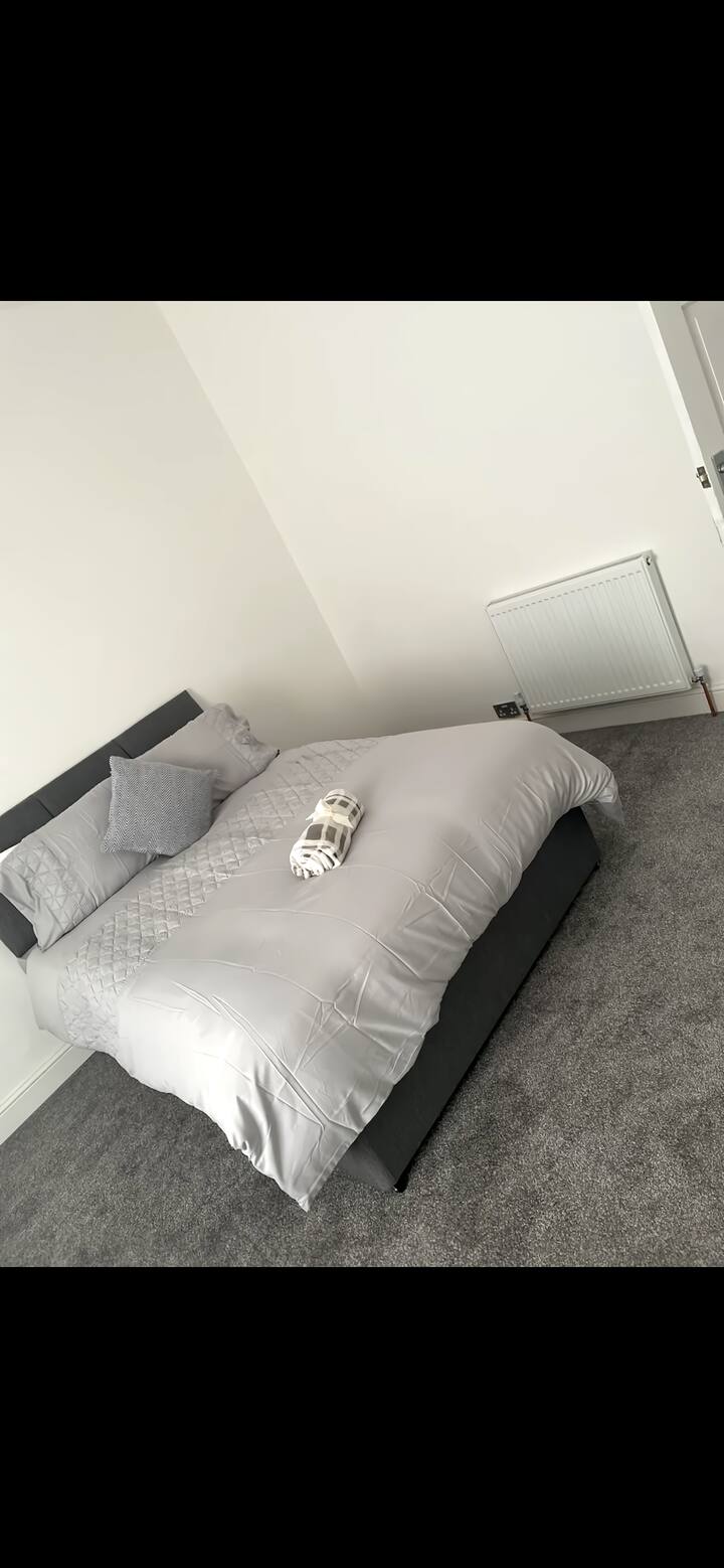3 Bedroom House Available. - Stockport