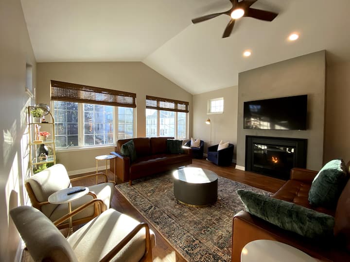 Modern Luxury | Steps To Brady St - Milwaukee
