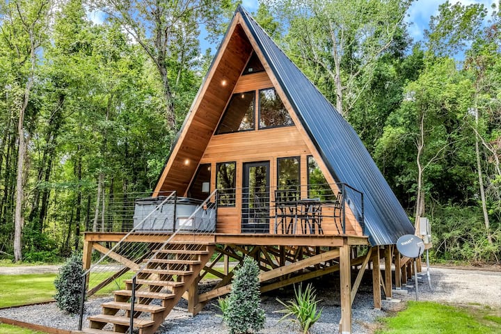 Modern, Isolated A-frame Cabin By Rip Van Winkle G - Louisiana