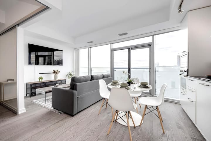 Scenic Cityscape 1br Condo With Cn Tower View - Toronto