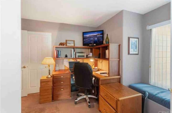 Private Room In 4 Bedroom House - Temecula, CA