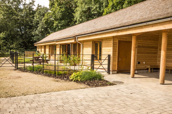 Accessible Accommodation Right By The Monsal Trail - Peak District