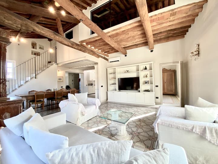Spacious & Luminous Loft In Historical Center - Lucca
