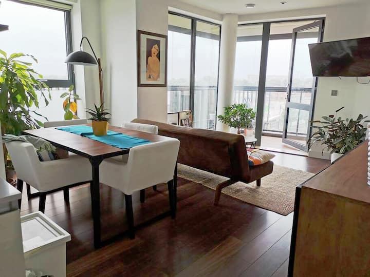 Top Floor Studio Flat With View Of London Skyline - London