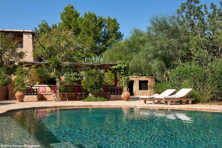 Beautiful Blakstad Finca, Mediterranean Charm, Large Pool In Excellent Location - Ibiza