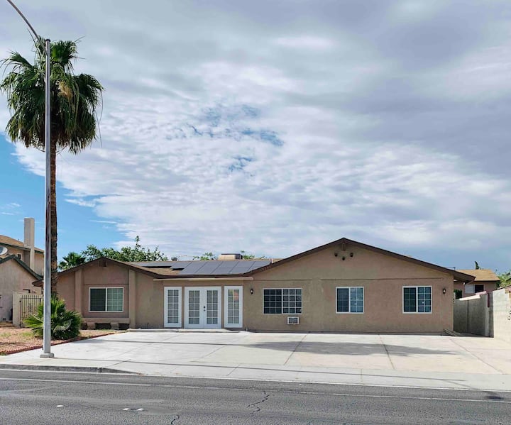 Great Large 7 Beds/5bath Family Home - Las Vegas